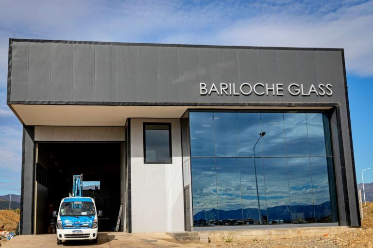 Bariloche Glass opera desde hace tres meses en PITBA y proyecta ampliar su planta de producción ...