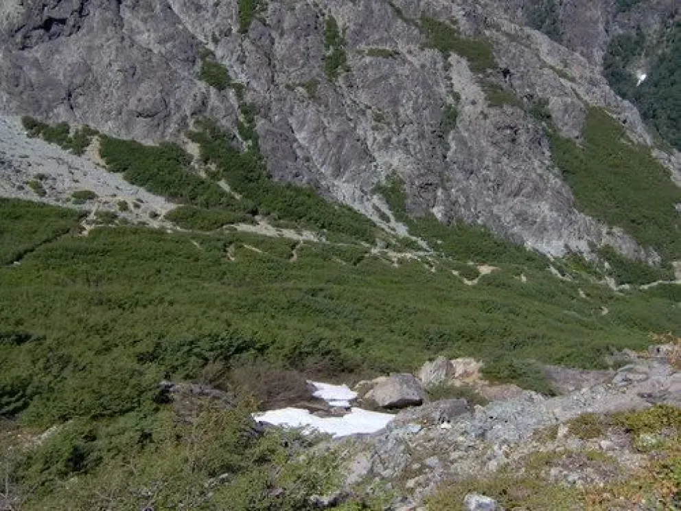 Murió un hombre que caminaba al refugio de Laguna Negra | Económicas ...