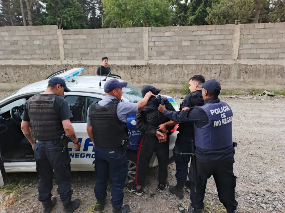 Recapturaron a uno de los evadidos y otro se entregó con su mamá: queda ...