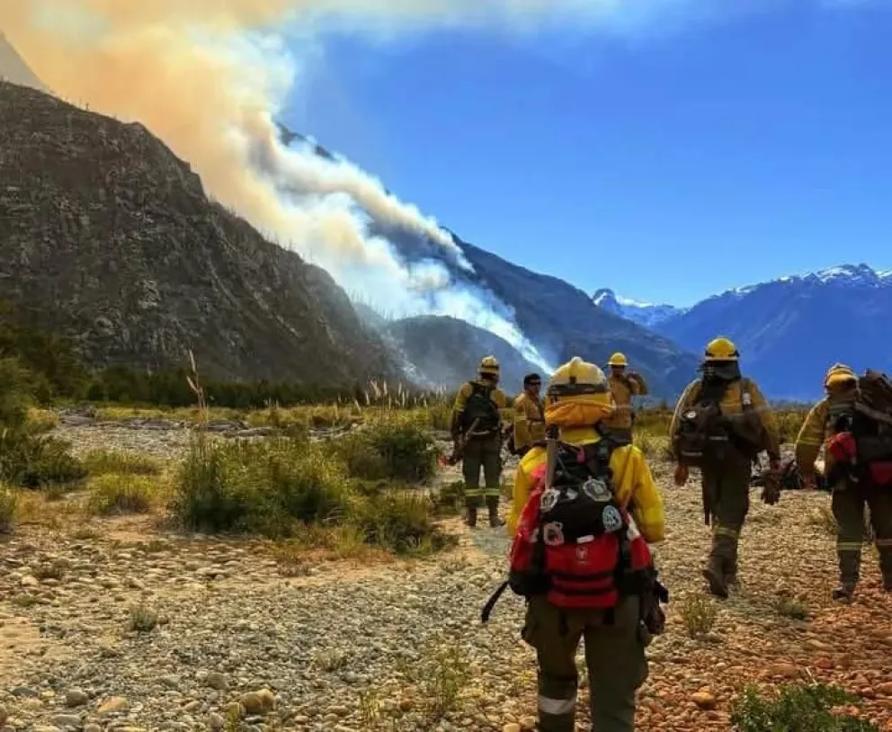 El incendio de El Turbio ya consumió 3.000 hectáreas | Económicas Bariloche